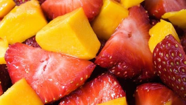 El truco viral para evitar que se oxide la fruta pelada y cortada